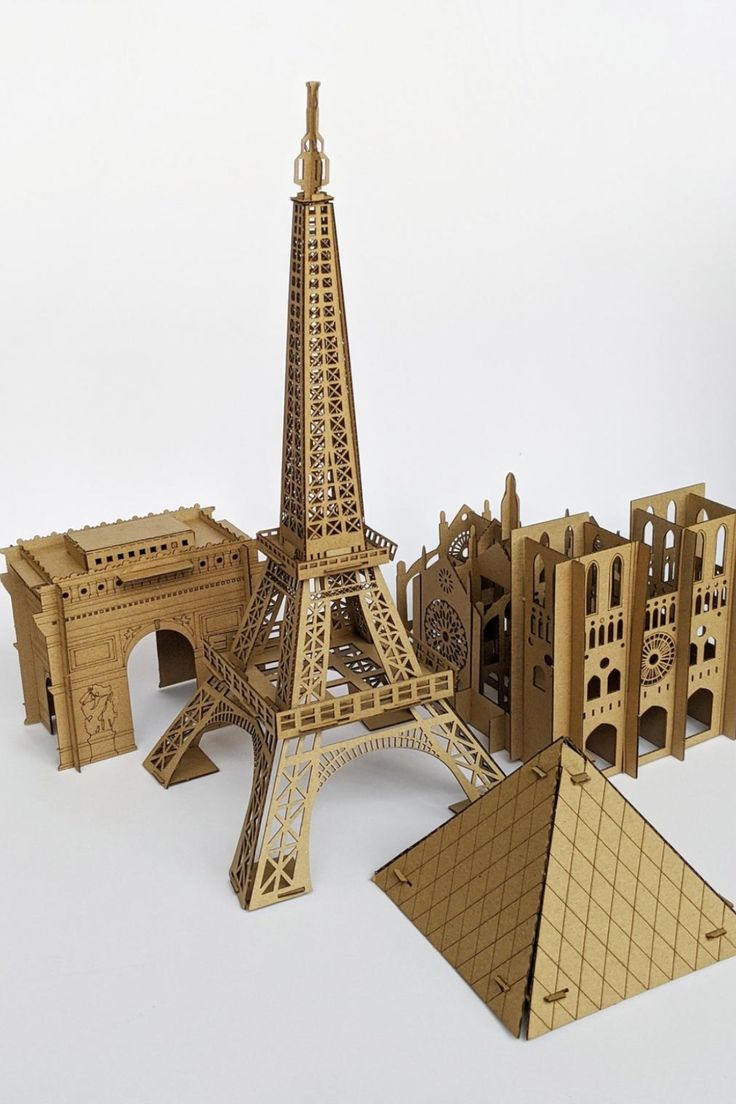 Diy Miniature Eiffel Tower From Recyclable Materials – peerdh.com